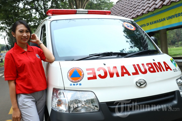 Ika Dewi Maharani Sopir Ambulans Perempuan untuk Pasien Covid-19, Foto 1 #1841515 - TribunNews.com
