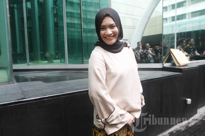 Ikke Nurjanah Mantap Berhijab, Foto 5 #1749024 - TribunNews.com