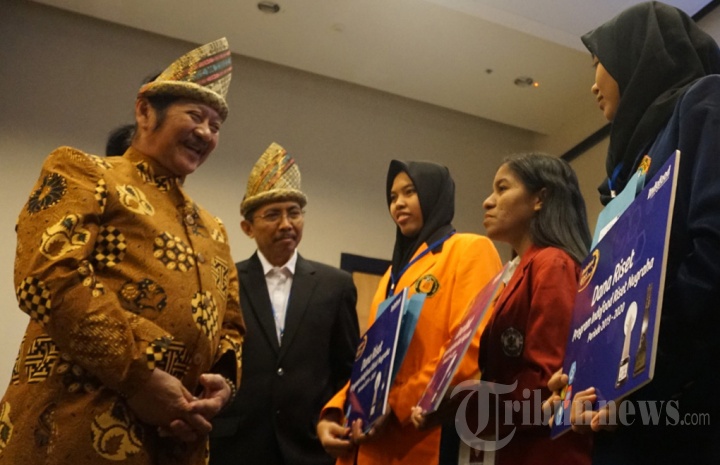 INDOFOOD Memberi Beasiswa Pada 63 Mahasiswa, Foto 3 #1813409 ...