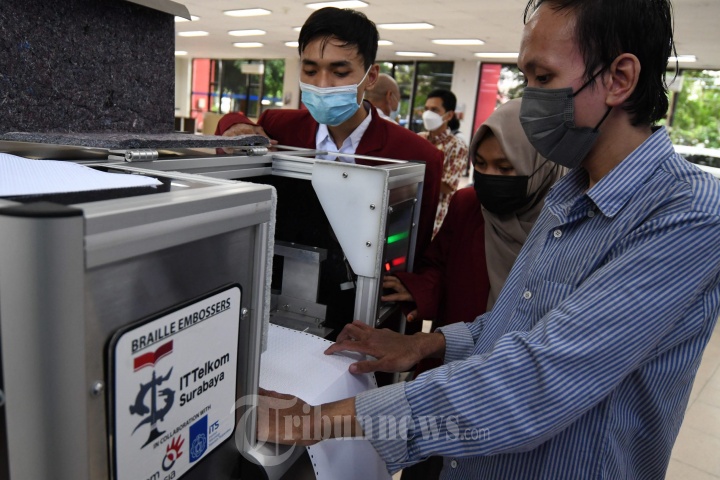 Inovasi Mesin Cetak Braile IT Telkom Surabaya, Foto 5 #1881998 - TribunNews.com