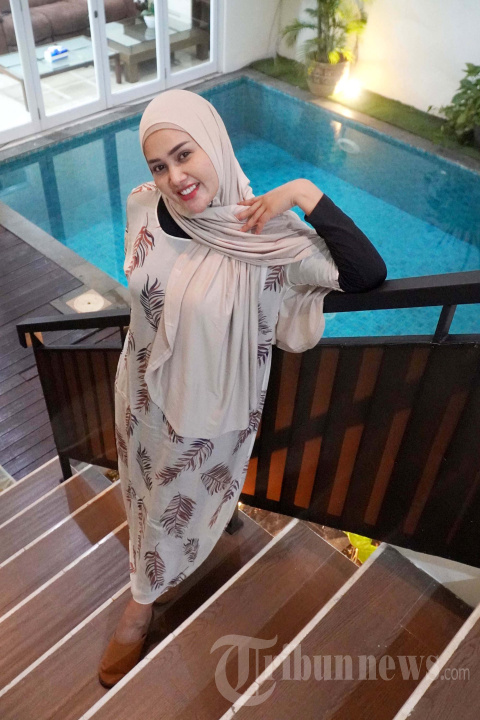 Intan Ratna Juwita Kini Berhijab, Foto 4 #1959555 - TribunNews.com