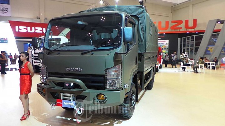 Isuzu Elf NPS 4x4 di Pameran GIIAS 2015, Foto 1 #1610108 - TribunNews.com