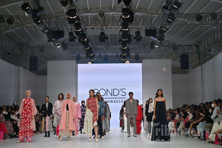 Jakarta Fashion Week 2023, Foto 7 #1942928 - TribunNews.com