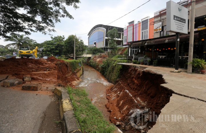 Jalan Amblas di GDC Depok, Foto 3 #1880534 - TribunNews.com