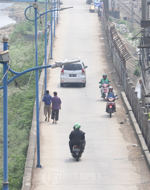 Jalan Inspeksi Kali Banjir Kanal Barat, Foto 1 #1762184 - TribunNews.com