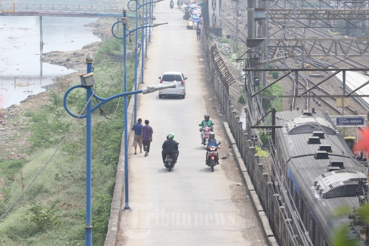 Jalan Inspeksi Kali Banjir Kanal Barat, Foto 4 #1762187 - TribunNews.com