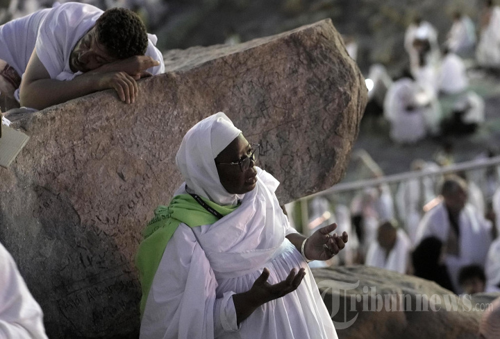 Jamaah Haji Wukuf di Arafah (Jabal al-Rahma), Foto 1 #1970085 ...