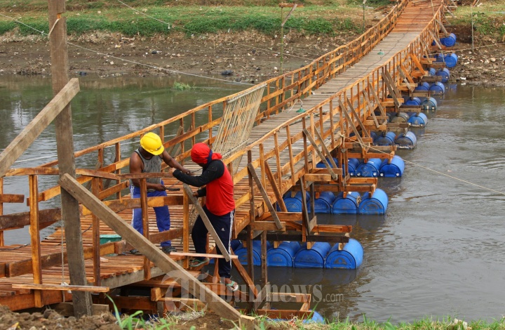 Jembatan Apung Sungai Citarum, Foto 1 #1798837 - TribunNews.com