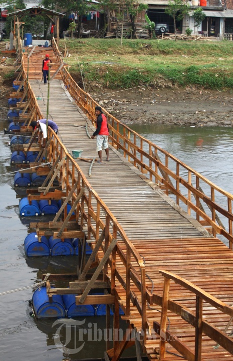 Jembatan Apung Sungai Citarum, Foto 4 #1798840 - TribunNews.com