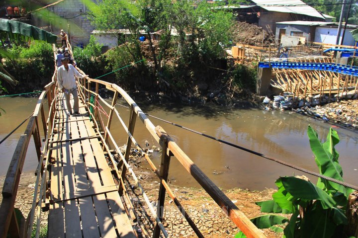 Jembatan Gantung Sungai Cikapundung Bandung, Foto 3 #1664193 ...