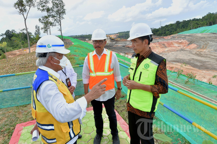 Jokowi Tinjau Proyek Pembangunan Jalan Tol di IKN, Foto 4 #1958112 - TribunNews.com