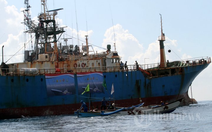 Kapal MV Viking Diledakkan, Foto 4 #1643134 - TribunNews.com