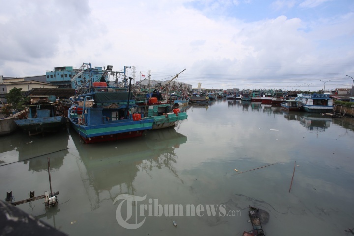 Kapal Nelayan Sandar di Pelabuhan Muara Angke, Foto 2 #1870182 ...