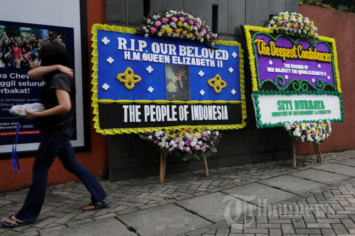 Karangan Bunga Untuk Ratu Elizabeth II di Kedubes Inggris, Foto 1 ...