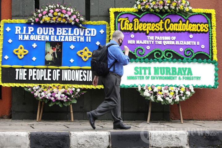 Karangan Bunga Untuk Ratu Elizabeth II di Kedubes Inggris, Foto 3 ...