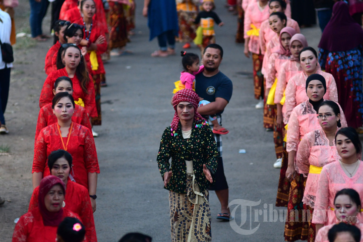 Karnaval Budaya Desa Karangduren Pakisaji Meriahkan HUT Ke-77 RI, Foto 2 #1935346 - TribunNews.com