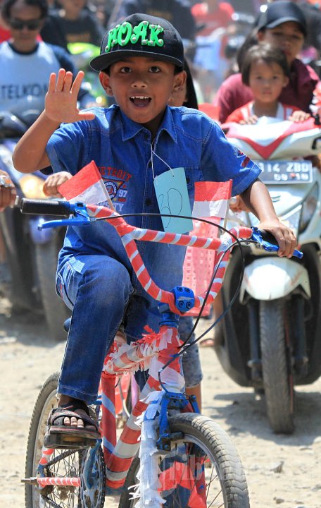 Karnaval Sepeda Hias di Bandung, Foto 4 #1609556 - TribunNews.com