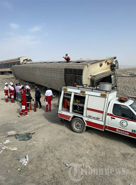 Kereta Api Tabrak Eskavator di Iran, Foto 6 #1926693 - TribunNews.com