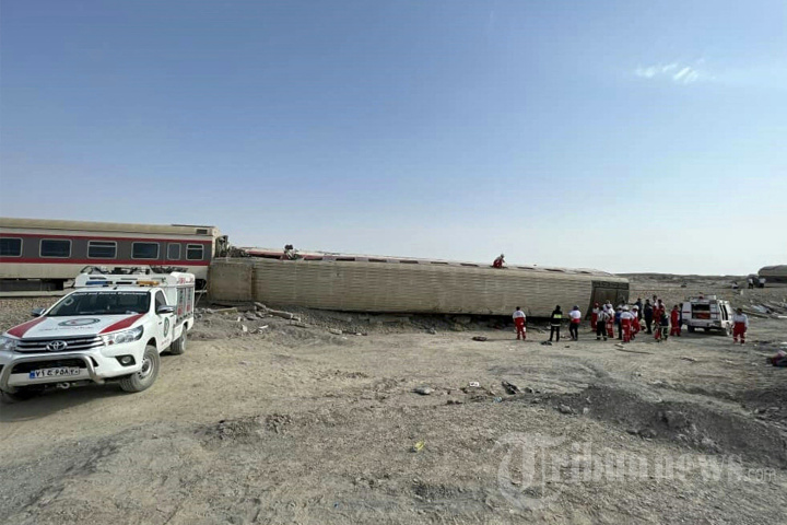 Kereta Api Tabrak Eskavator di Iran, Foto 7 #1926694 - TribunNews.com