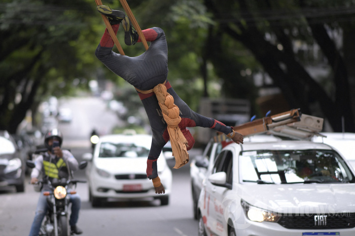Ketika Spider-Man Bergelantungan di Jalan Brasil, Foto 8 #1918093 ...