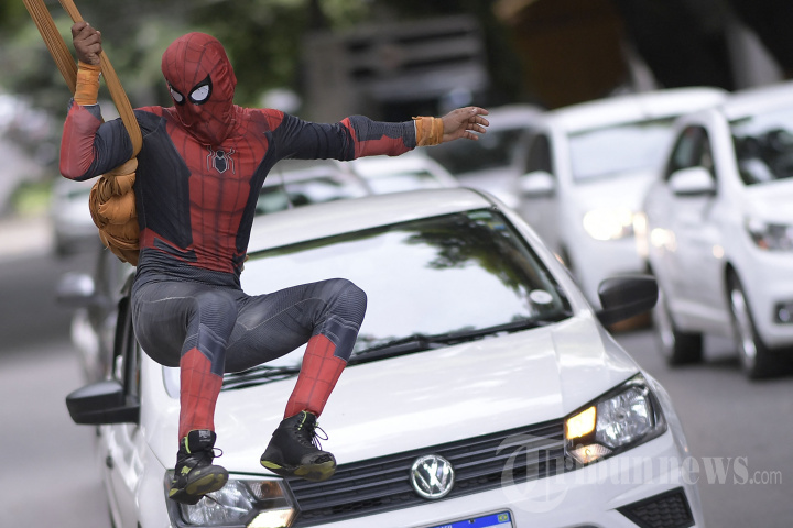 Ketika Spider-Man Bergelantungan di Jalan Brasil, Foto 9 #1918094 ...
