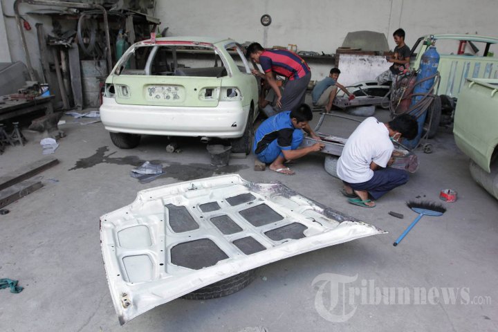 Kiat Motor Pembuat Body Mobil Esemka, Foto 1 #1511651 - TribunNews.com