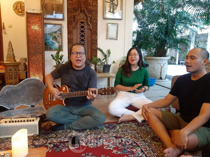Kirtan Metode Meditasi Dengan Nyanian dan Suara, Foto 3 #1966499 - TribunNews.com