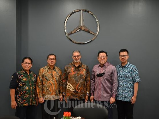 KOBEX Resmikan Showroom Mercedes Benz Commercial Truck, Foto 1 #1937366 ...