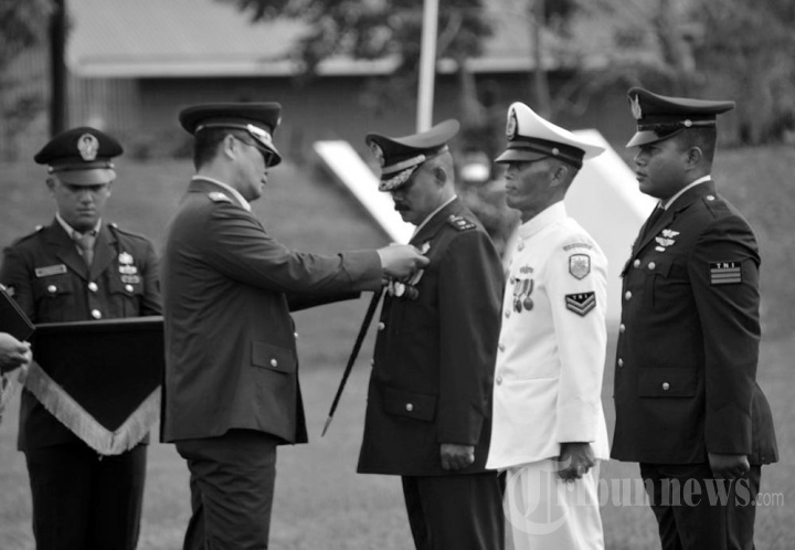 Komandan Korem 174/ATW Merauke Pimpin Upacara HUT Ke-77 TNI, Foto 3 ...