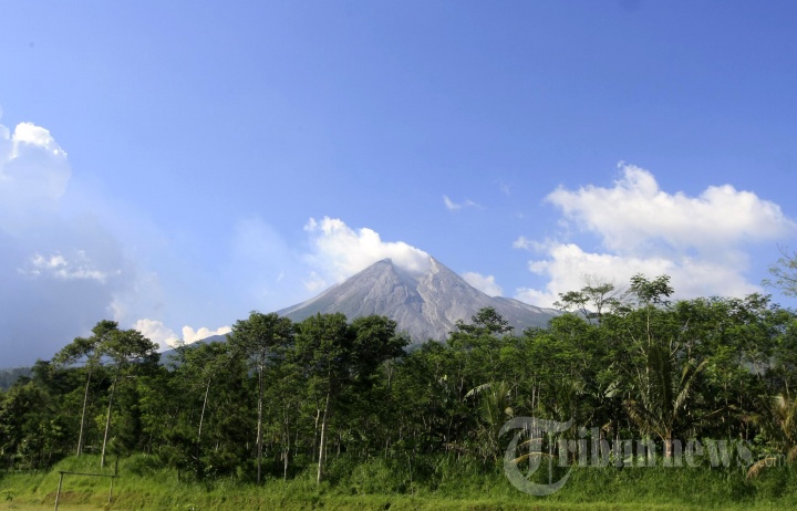 Kondisi Terkini Gunung Merapi Dilihat dari Kawasan Kalitengah Lor ...