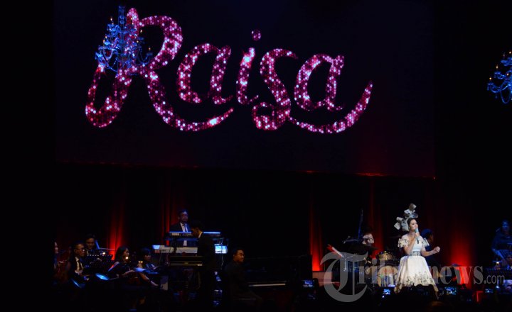 Konser Raisa di Surabaya, Foto 15 #1624015 - TribunNews.com