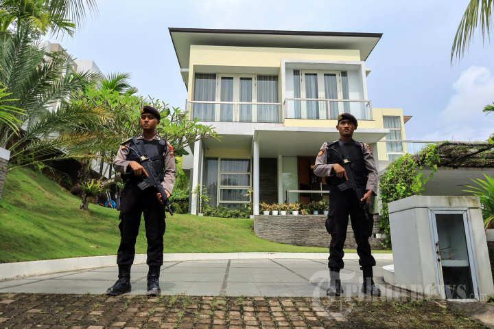 KPK Geledah Rumah Mewah Milik Andi Pramono di Batam, Foto 2 #1967988 - TribunNews.com