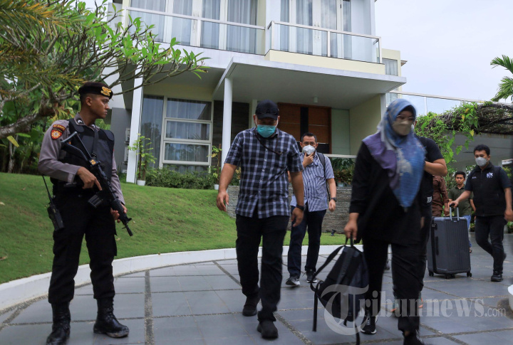 KPK Geledah Rumah Mewah Milik Andi Pramono di Batam, Foto 6 #1967992 ...