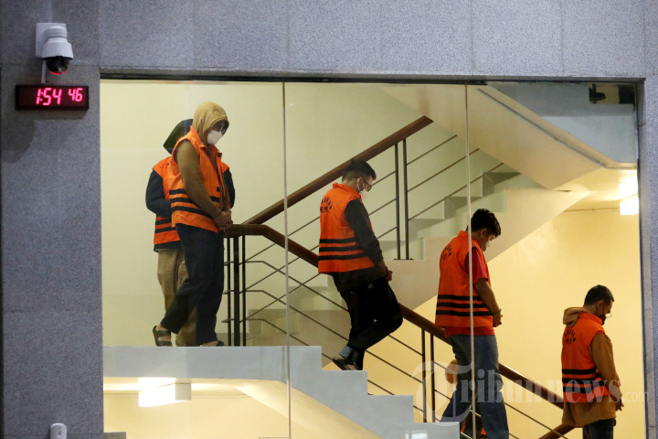 KPK Tahan Bupati Bogor Ade Yasin, Foto 1 #1922357 - TribunNews.com