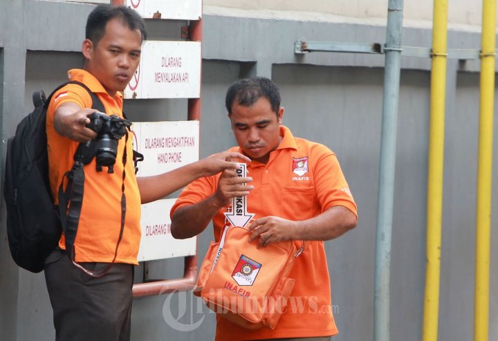 Labfor Bareskrim Mabes Polri Olah TKP Ledakan SPBU Pontianak, Foto 7 #1632690 - TribunNews.com