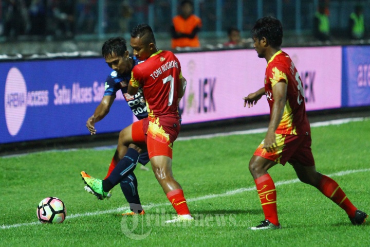 Laju Hendro Siswanto Dihadang Toni Nugroho, Foto 3 #1698648 ...