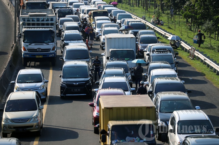 Libur Panjang, Jalur Menuju Puncak Bogor Macet, Foto 4 #1855703 - TribunNews.com