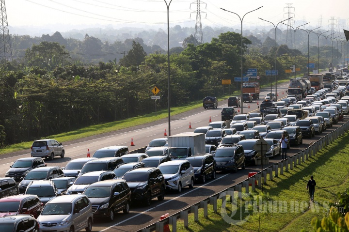 Libur Panjang, Jalur Menuju Puncak Bogor Macet, Foto 6 #1855705 - TribunNews.com
