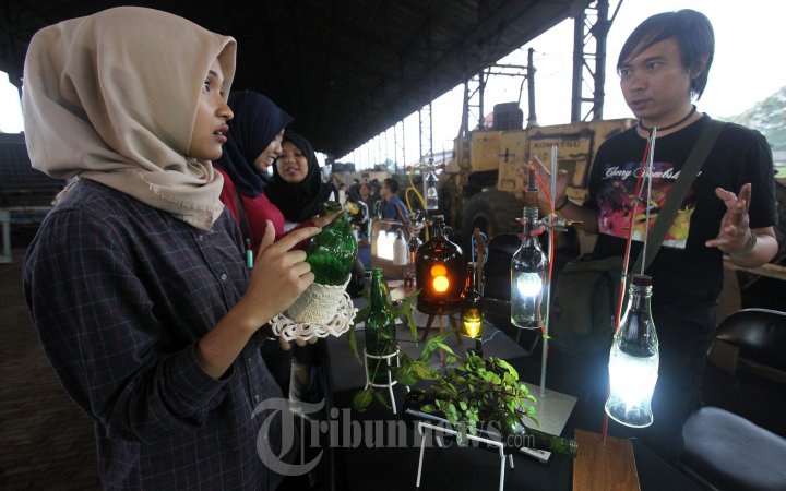 Limbah Botol Kaca Menjadi Karya Unik, Foto 1 #1677193 - TribunNews.com