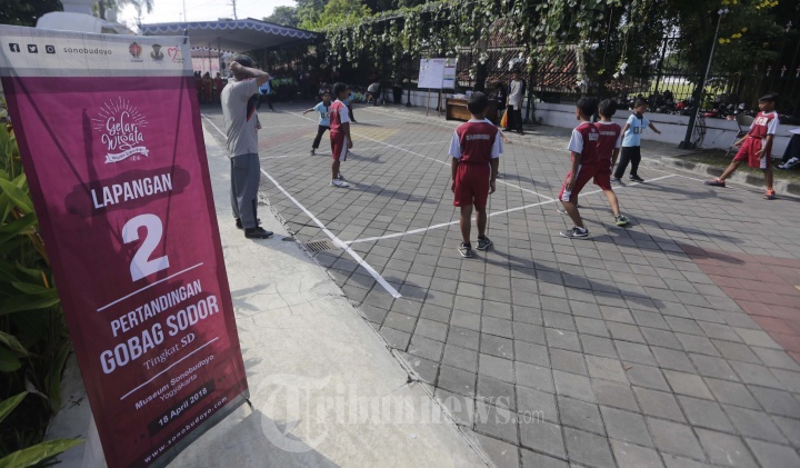 Lomba Permainan Tradisonal Gobak Sodor, Foto 1 #1747733 - TribunNews.com