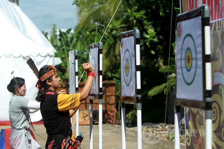 Lomba Sumpit di Pekan Gawai Dayak, Foto 5 #1702654 - TribunNews.com