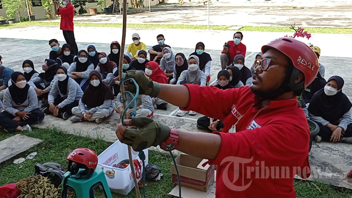 Mahasiswa Ikuti Pelatihan Vertikal Resque untuk Tanggap Bencana, Foto 6 #1919704 - TribunNews.com