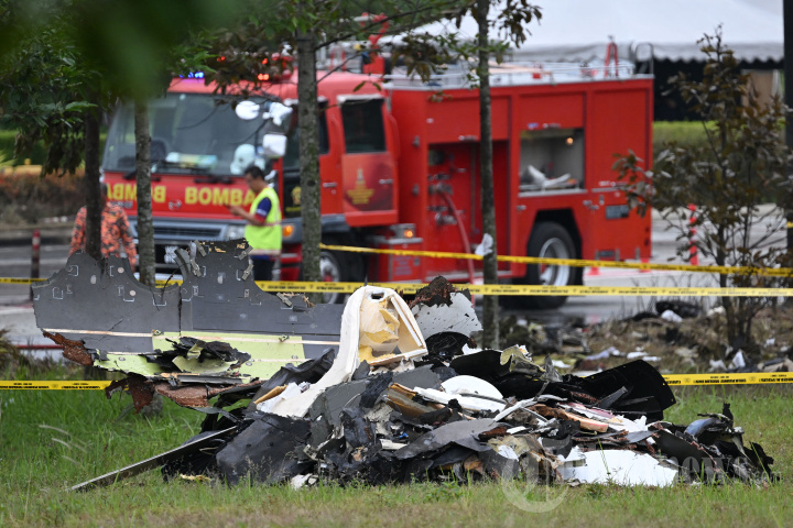 Malaysia Selidiki Penyebab Pesawat Jatuh di Jalanan, Foto 6 #1974836 ...