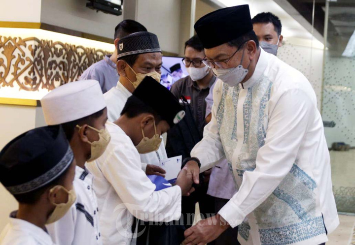 Mandiri Berbagi Dengan Anak Yatim dan Dhuafa, Foto 1 #1921302 - TribunNews.com