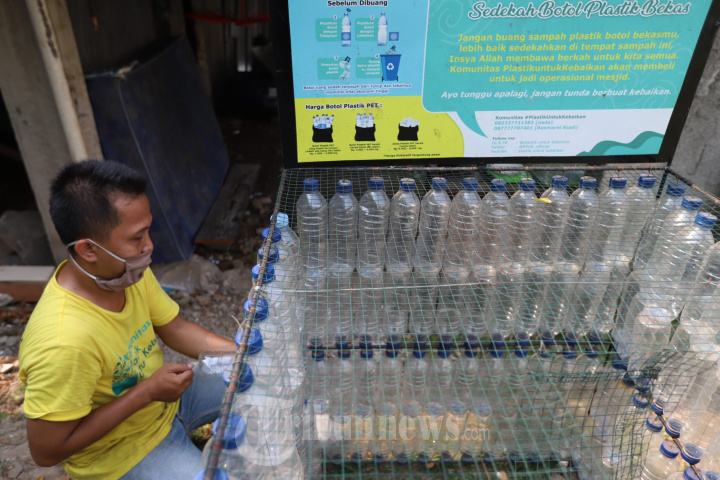 Manfaatkan Sampah Botol Plastik Menjadi Tempat Sampah, Foto 2 #1892528 ...