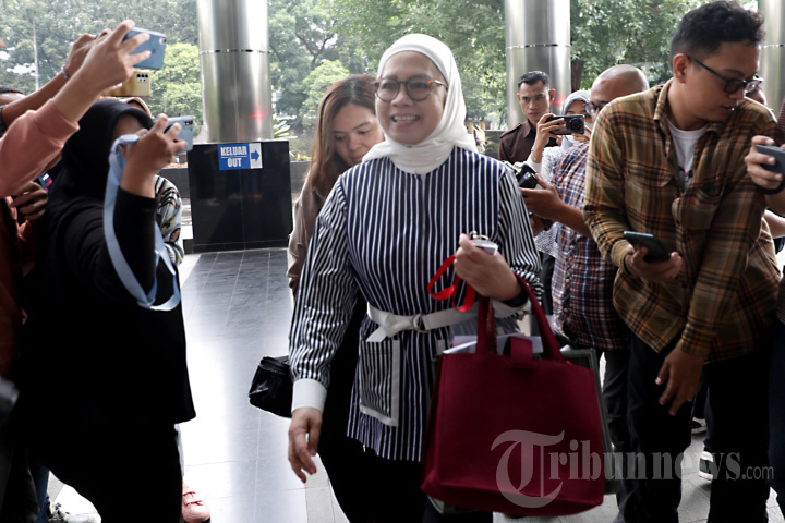 Mantan Dirut Pertamina Karen Agustiawan Diperiksa KPK, Foto 4 #1977954 - TribunNews.com