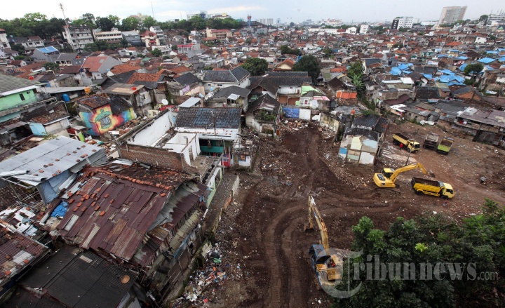 Material Sisa Pembongkaran Rumah di Lokasi Proyek Rumah Deret, Foto 7 ...