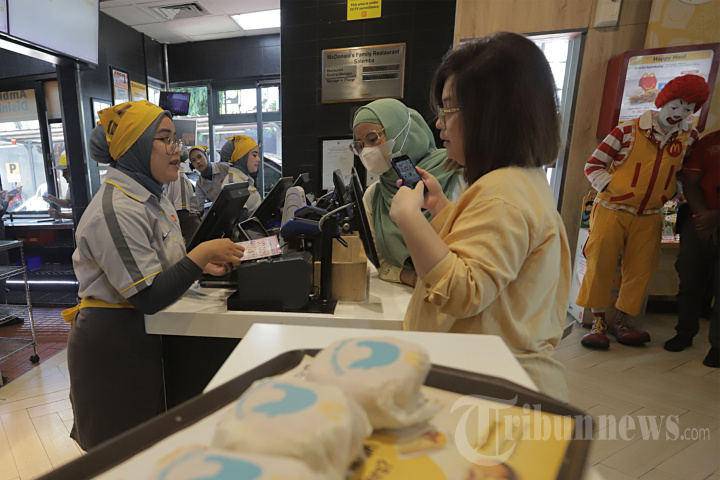 McD Bagikan Gratis Ribuan Menu Sarapan, Foto 2 #1991686 - TribunNews.com