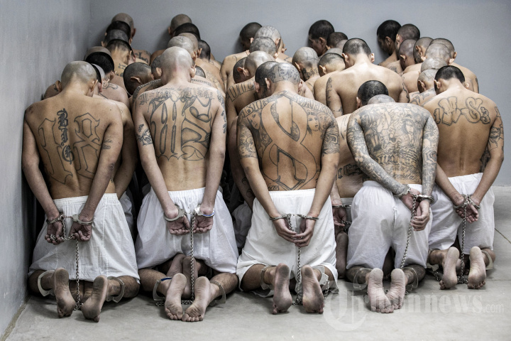 Melihat Pemindahan Napi El Savador ke Penjara Terbesar di Dunia, Foto 8 ...