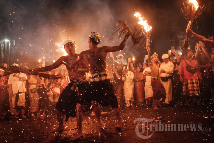 Melihat Tradisi Lukat Geni Jelang Nyepi di Bali, Foto 5 #1992194 ...